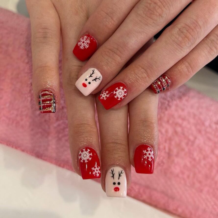 27 Cute Reindeer Christmas Nails To Add Some Holiday Cheer