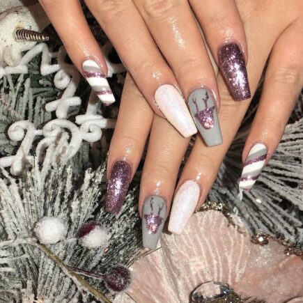 27 Cute Reindeer Christmas Nails To Add Some Holiday Cheer