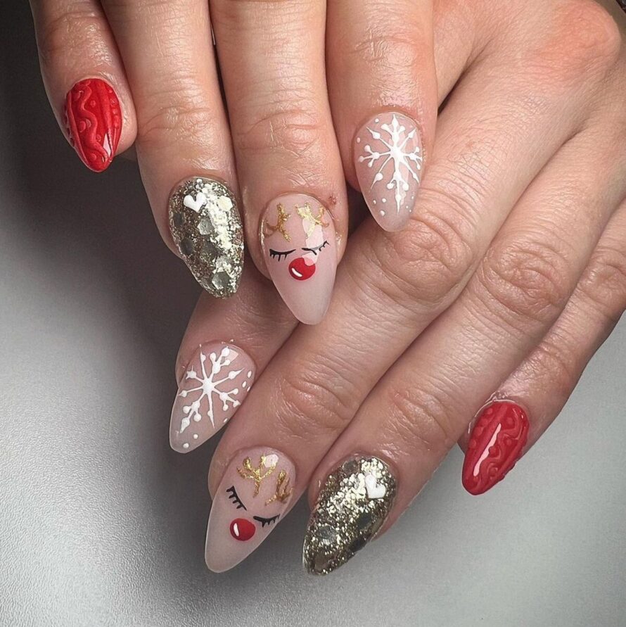 27 Cute Reindeer Christmas Nails To Add Some Holiday Cheer