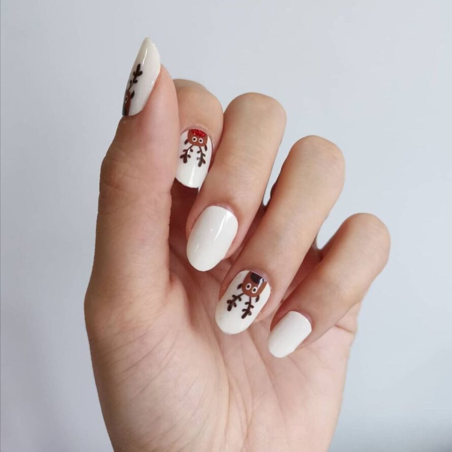 27 Cute Reindeer Christmas Nails To Add Some Holiday Cheer