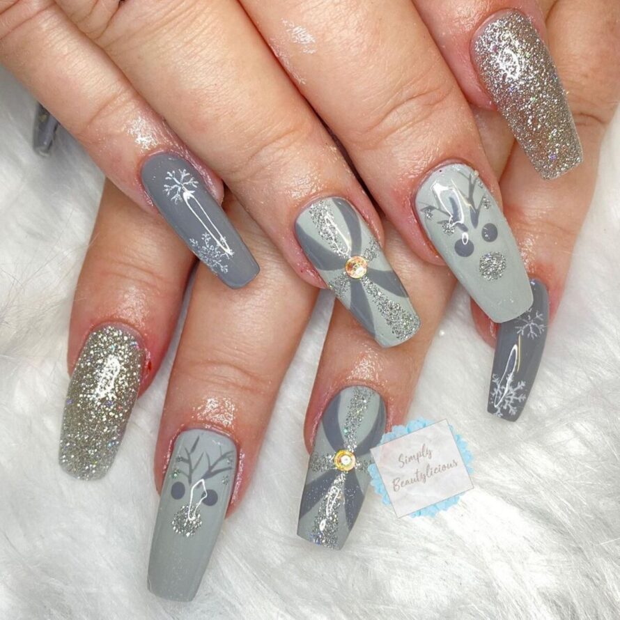27 Cute Reindeer Christmas Nails To Add Some Holiday Cheer