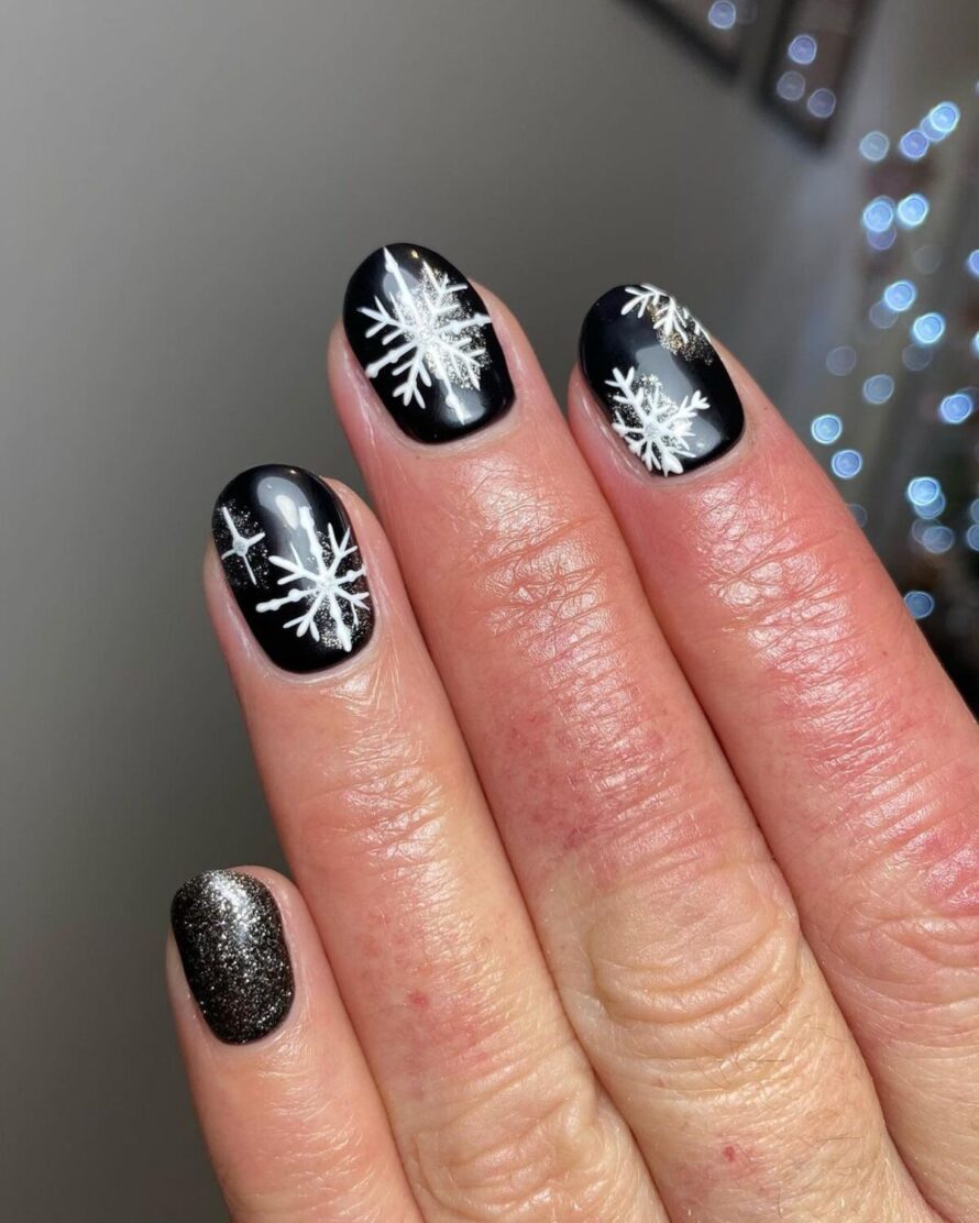 30 Glossy Gel Christmas Nails for a Long Lasting Festive Manicure
