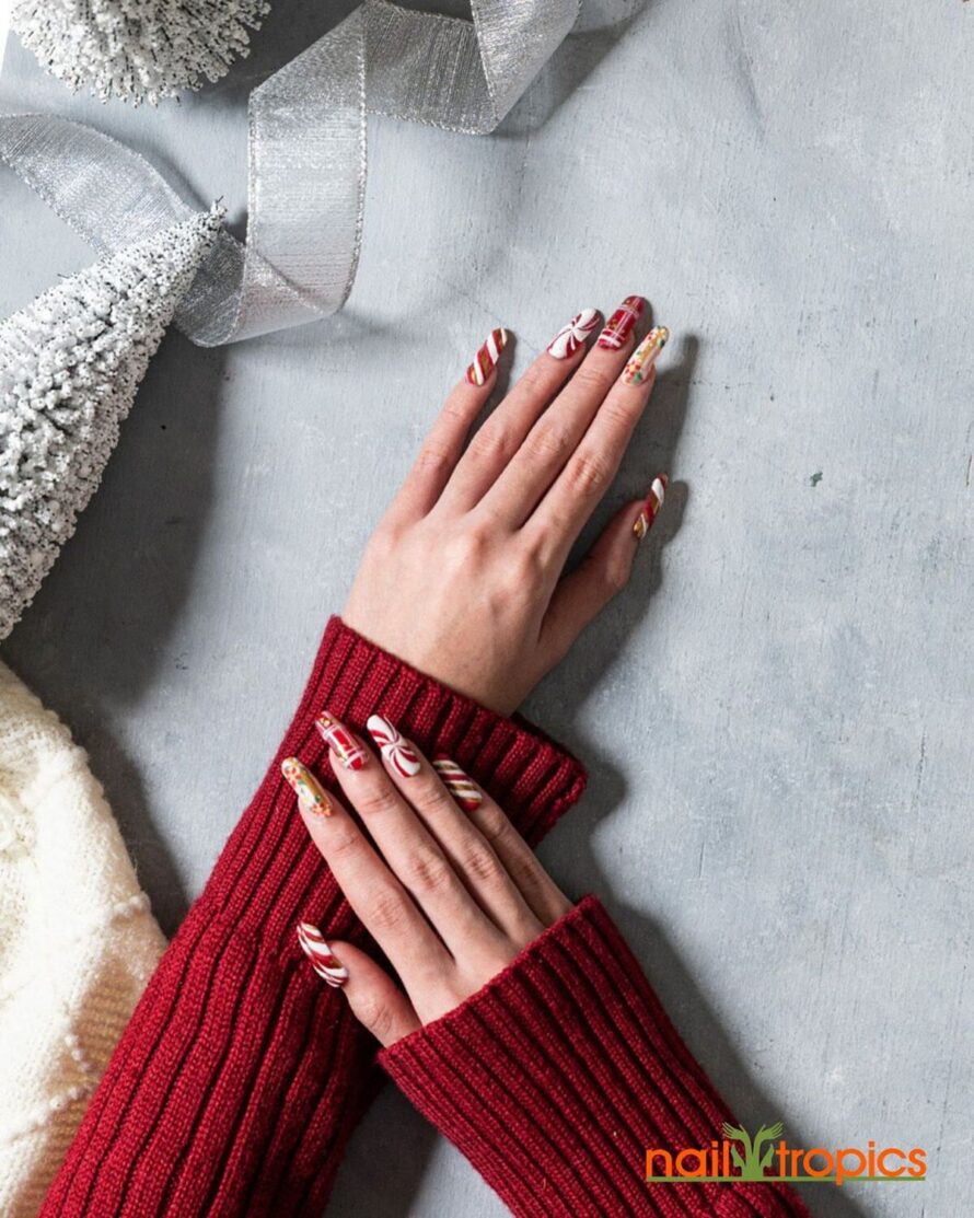 28 Sweet Candy Cane Christmas Nails To Satisfy Your Holiday Sweet Tooth