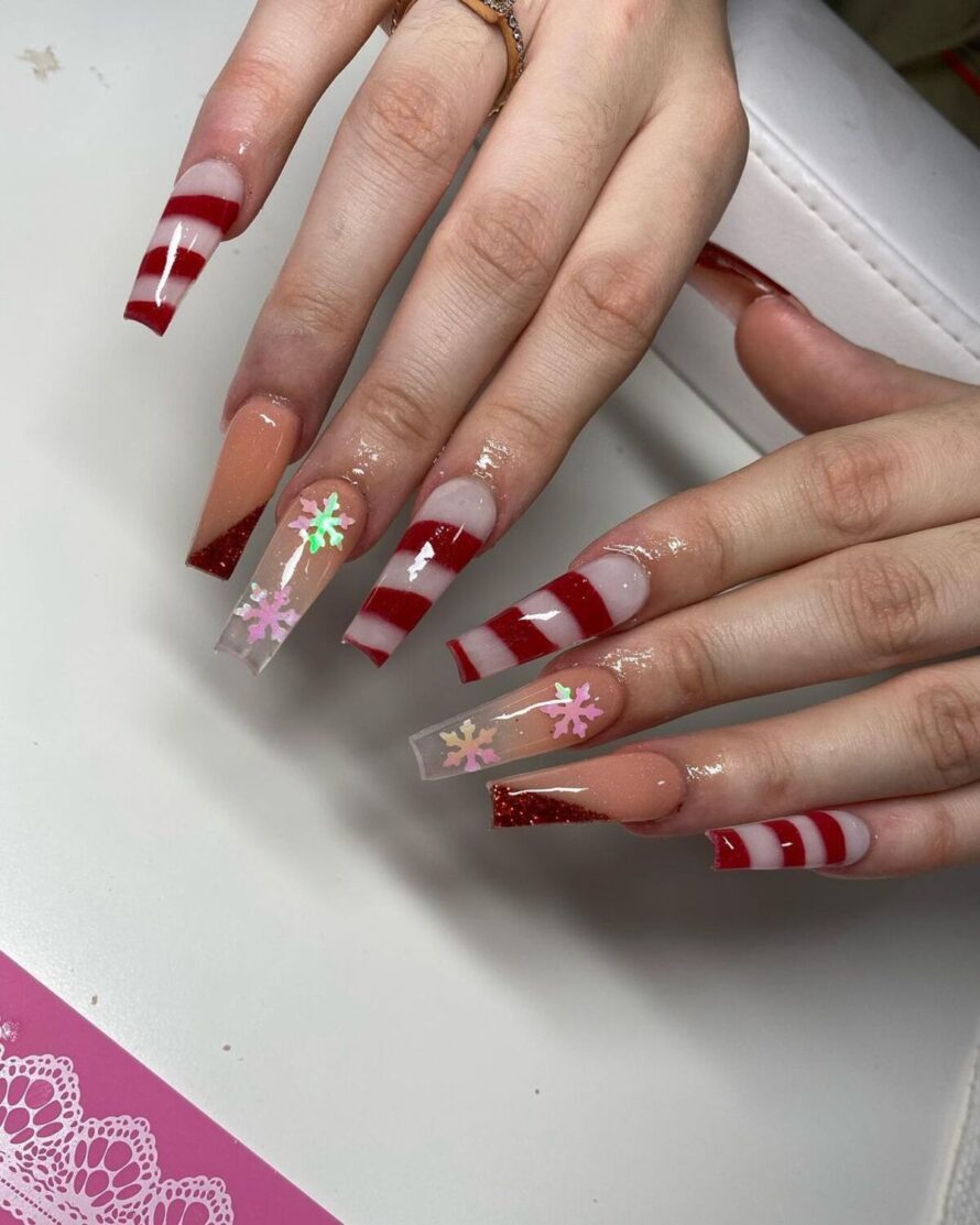 28 Sweet Candy Cane Christmas Nails To Satisfy Your Holiday Sweet Tooth