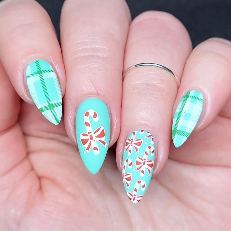 28 Sweet Candy Cane Christmas Nails To Satisfy Your Holiday Sweet Tooth