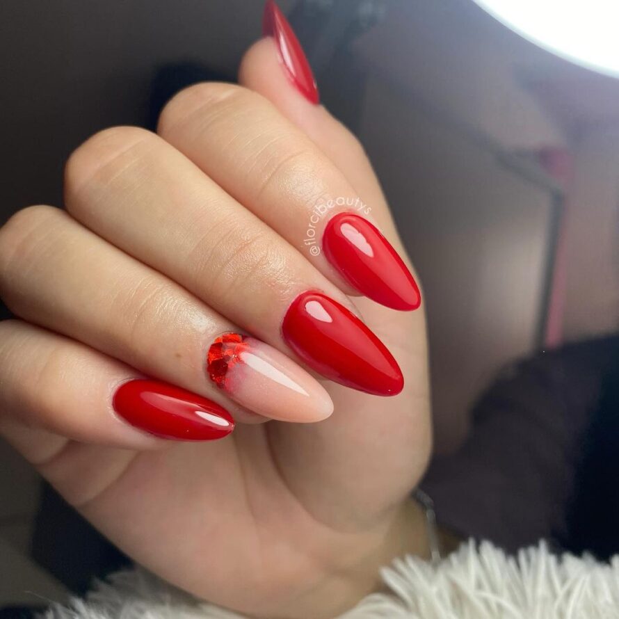 28 Stunning Short Red Nail Designs for a Festive New Year's Celebration