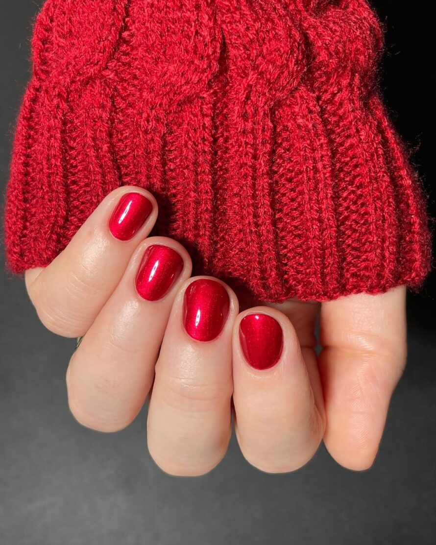 28 Stunning Short Red Nail Designs for a Festive New Year's Celebration