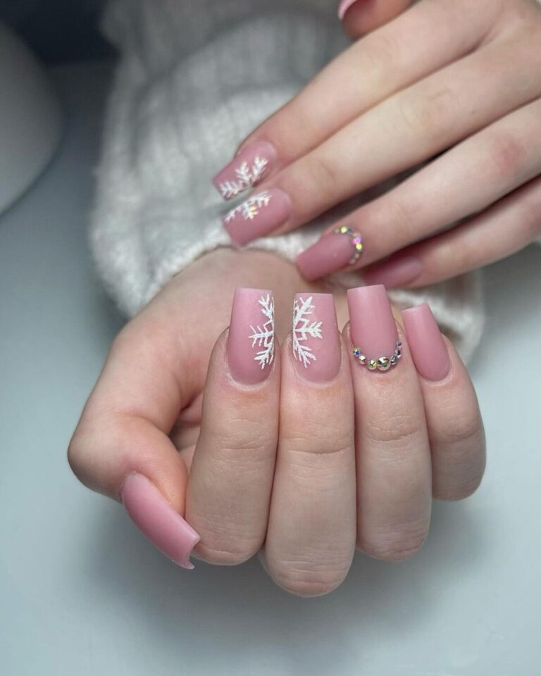 25 Stunning Matte Winter Nail Ideas to Elevate Your Style