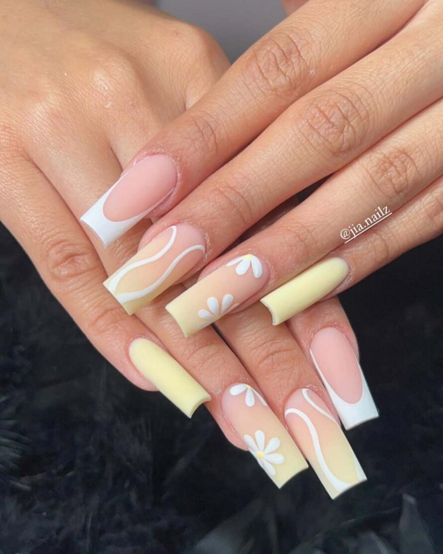 27 Elegant French Tip Nails for Spring: From Ombré to Colorful Variations
