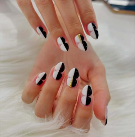 24 Ways to Embrace Elegance with Medium Nail Designs