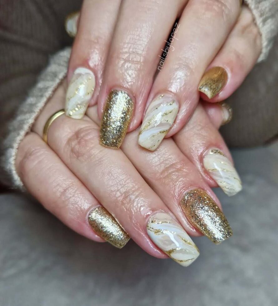 25 Glamorous Gold Winter Nail Ideas to Sparkle Your Holiday Season