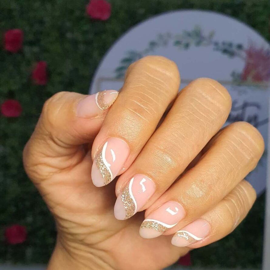 25 Glamorous Gold Winter Nail Ideas to Sparkle Your Holiday Season