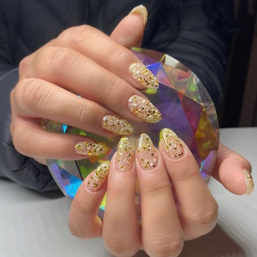 25 Glamorous Gold Winter Nail Ideas to Sparkle Your Holiday Season