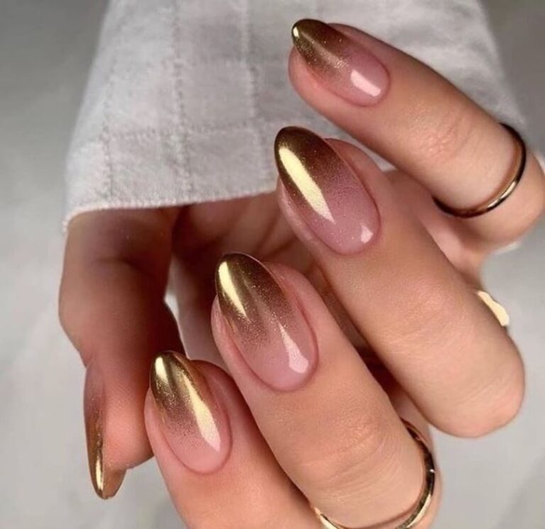 25 Glamorous Gold Winter Nail Ideas to Sparkle Your Holiday Season