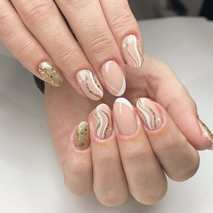 25 Glamorous Gold Winter Nail Ideas to Sparkle Your Holiday Season