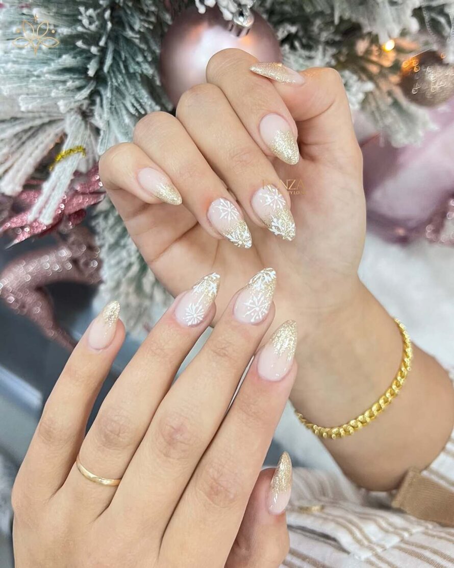 25 Glamorous Gold Winter Nail Ideas to Sparkle Your Holiday Season