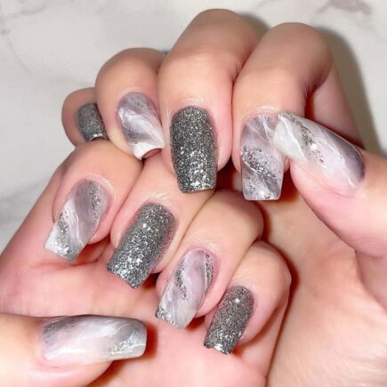 26 Spectacular Silver Nail Design Ideas for a Dazzling Look