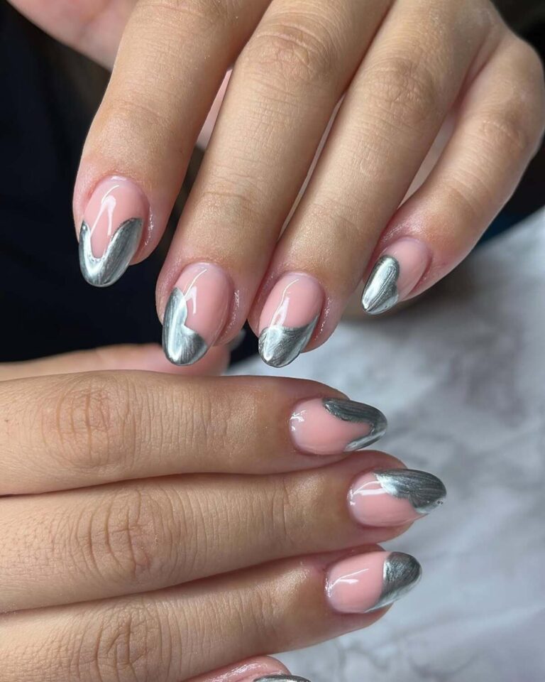 26 Spectacular Silver Nail Design Ideas for a Dazzling Look