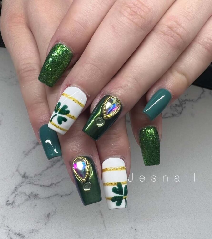 26 St. Patrick’s Day Shamrock Nail Designs in Green and Gold to Bring ...