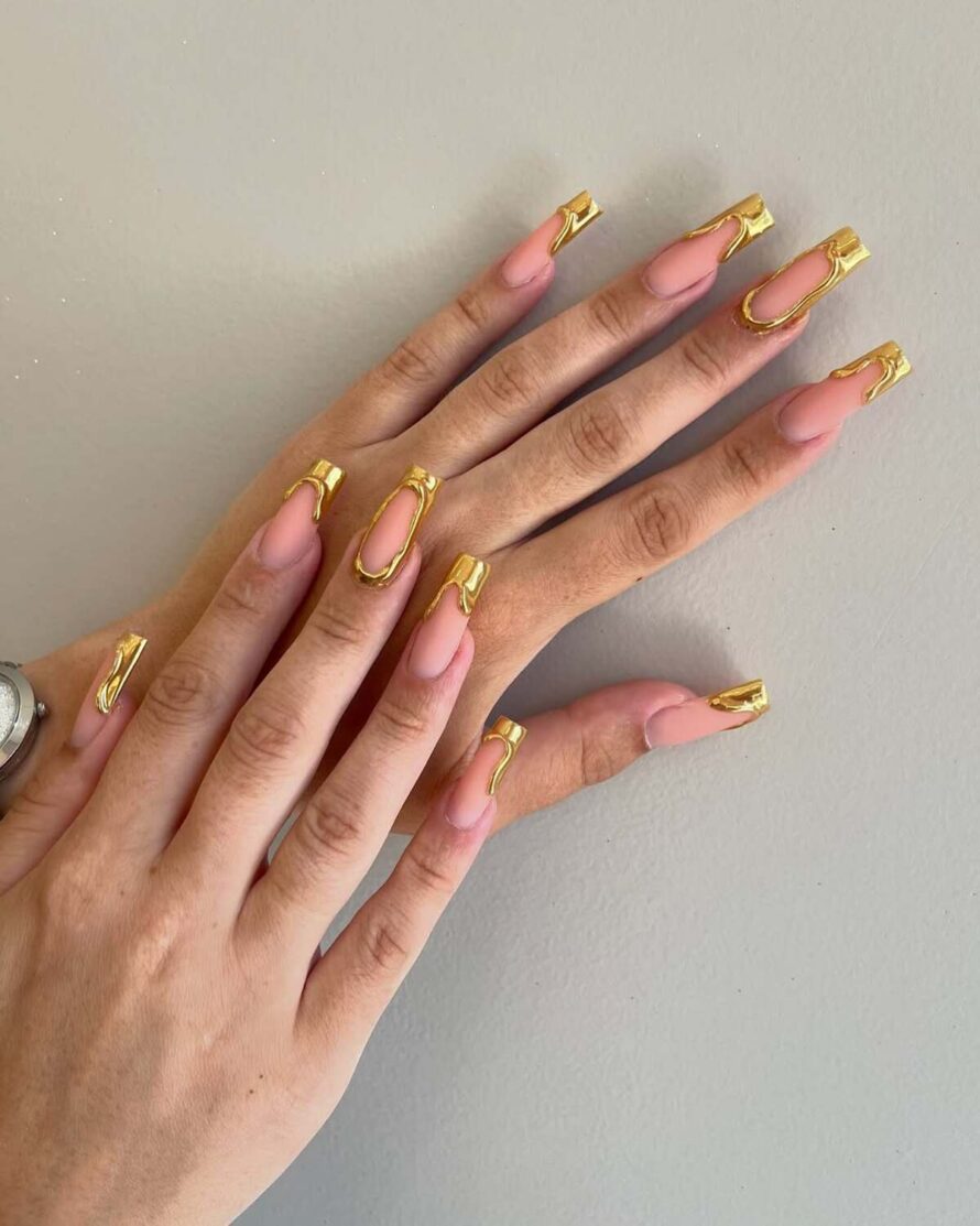 28 Stunning Gold Nail Design Ideas for a Luxurious Look