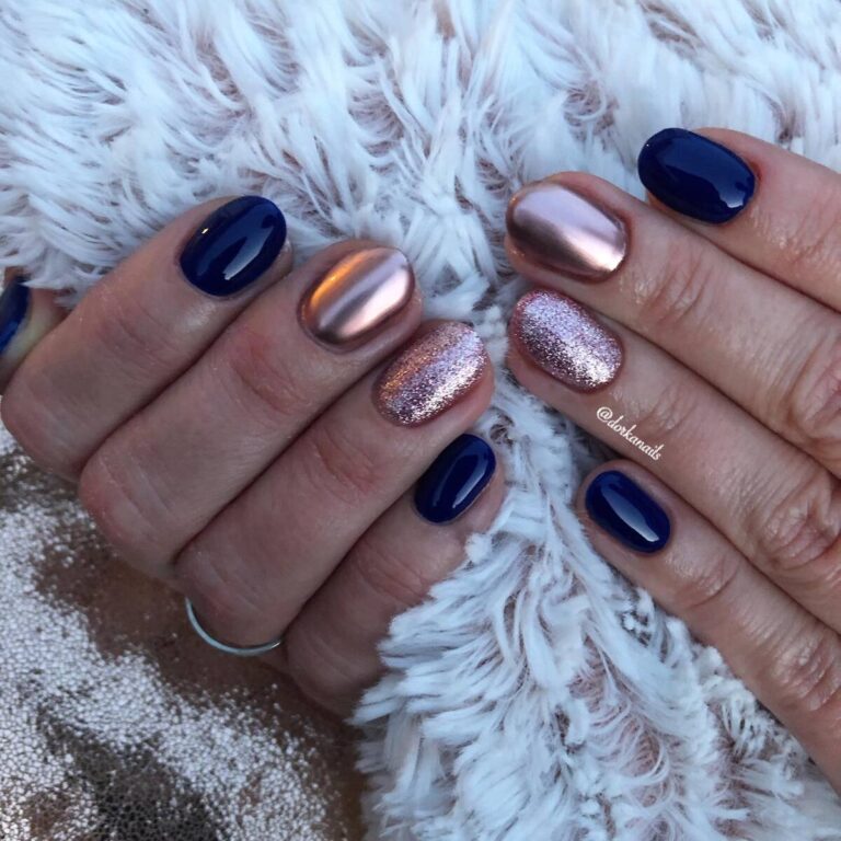27 Glam Winter Nails with Glitter and Metallic Accents for the Holiday ...
